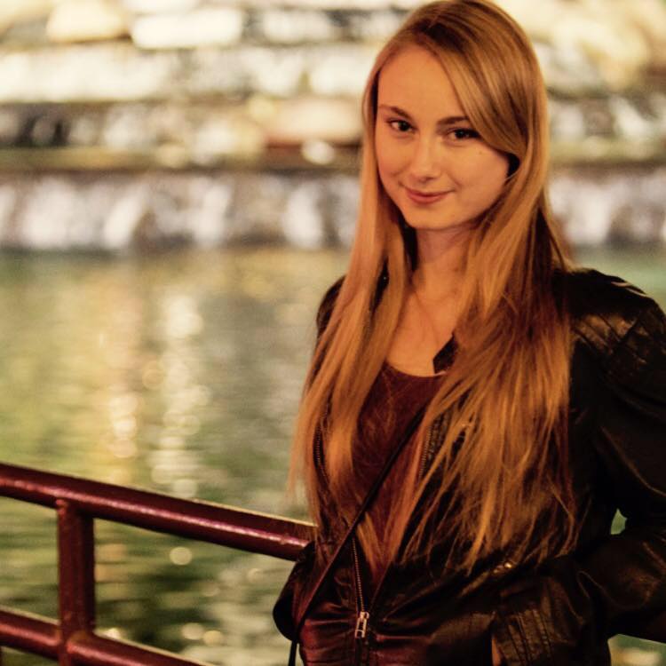 Künstlerischer Lebenslauf: Julia Steinhoff – Wolkendinge